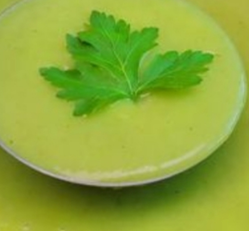 Slim Down with Delicious Celery Soup 🌿 – Simple Recipes